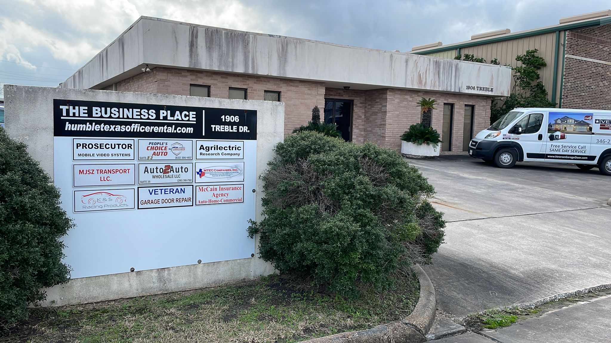 Veteran Garage Door Repair of Humble TX | No Drive Up Fee | 832-402-1016